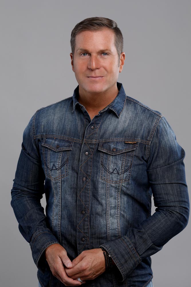 Daniel Bussius | Award-Winning Marketer | Entrepreneur | Author | Speaker